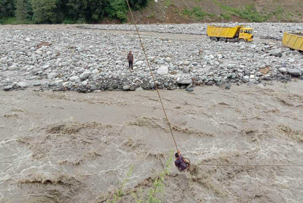 Cloudburst in Mandi blocks Manali highway for 8 hours - Discover Kullu ...
