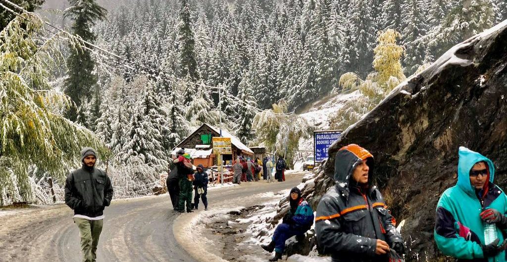 Fresh snowfall on mountains near Manali and Imp Instruction for ...