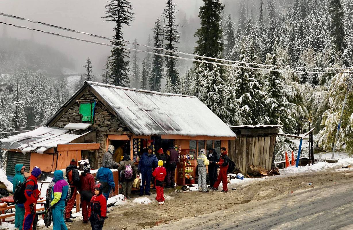 15cm fresh snowfall at Rohtang pass - Discover Kullu Manali